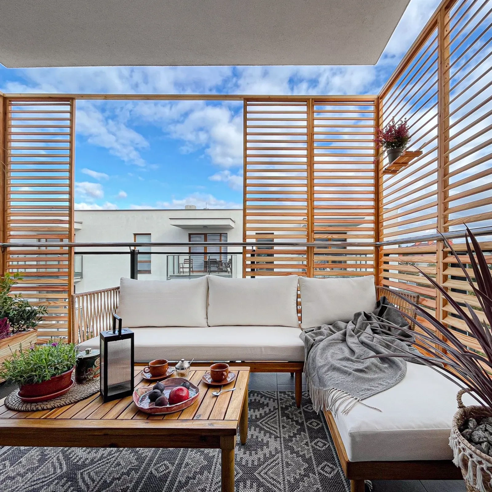 Venetian Modular Panel System | LiveOutside